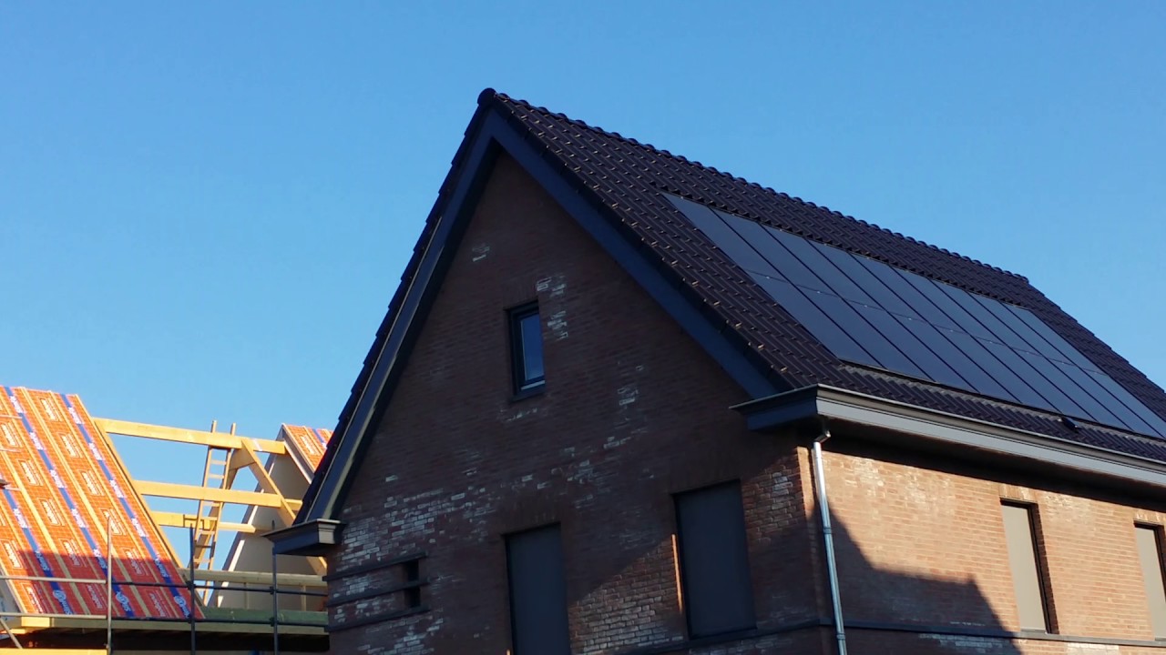 Dakplaat met zonnepanelen | Verschillen uitgelicht - 2024